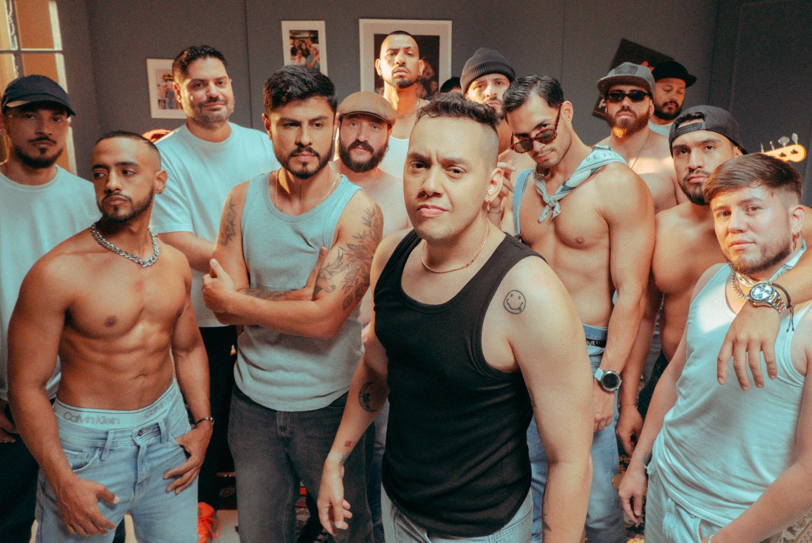 John Arango en 'Impersonal': el cuerpo como trinchera y la identidad ...