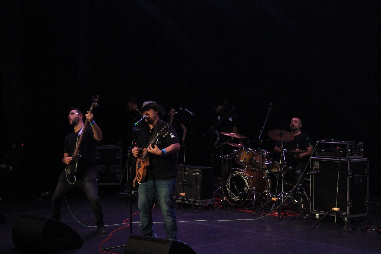 David Mora y las guitarras difíciles: entre el bluegrass, el bolero y ...